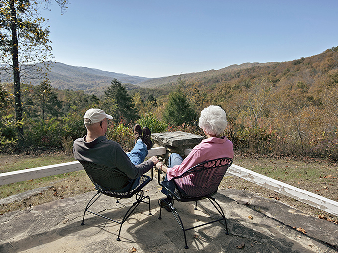 The best seats in Kentucky don't require tickets&mdash;just comfortable chairs and the patience to watch mountains change colors throughout the day.