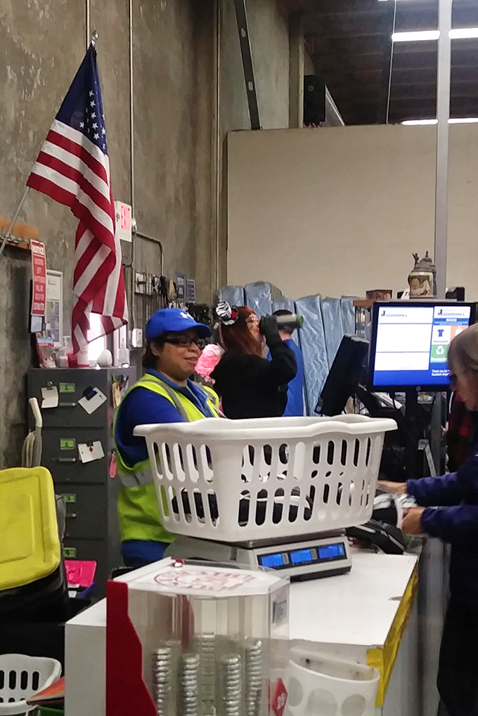 The checkout area: where hopeful hunters discover if their treasure-seeking intuition pays off by the pound. Victory weighs heavy but costs light!