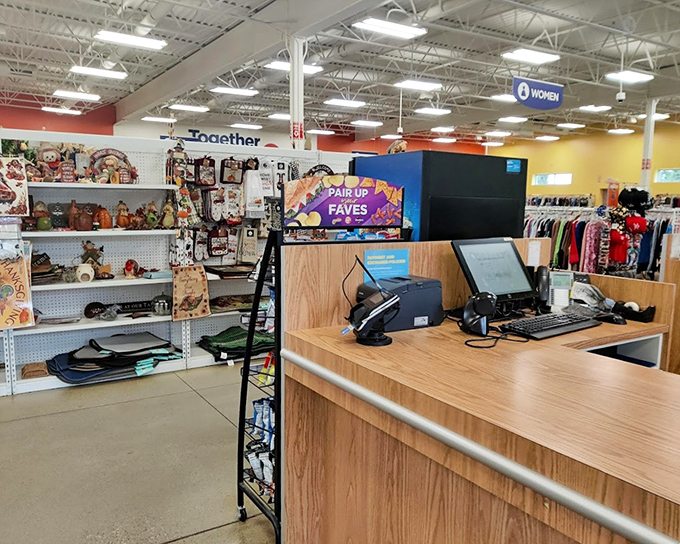 Command central, where treasures are priced and processed. The modern-day equivalent of King Solomon deciding the fate of countless donations.