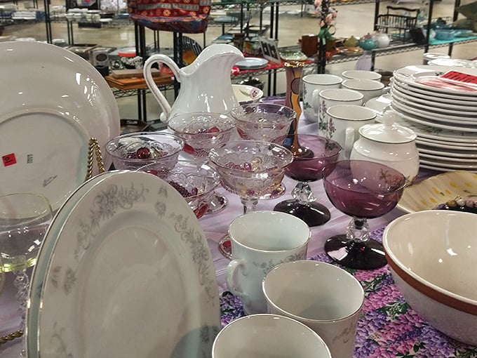 Hosting a dinner party? These elegant place settings could turn ramen noodles into a five-star experience. Purple glassware adds unexpected charm.