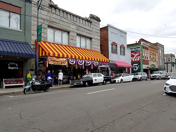 Vintage police cars and red-white-blue bunting transform downtown into a slice of Americana where you half-expect Sheriff Taylor to stroll around the corner.