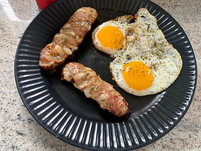 Breakfast of champions, Polish-style: kielbasa and eggs – proof that the best morning meals don't need avocado or fancy hashtags.