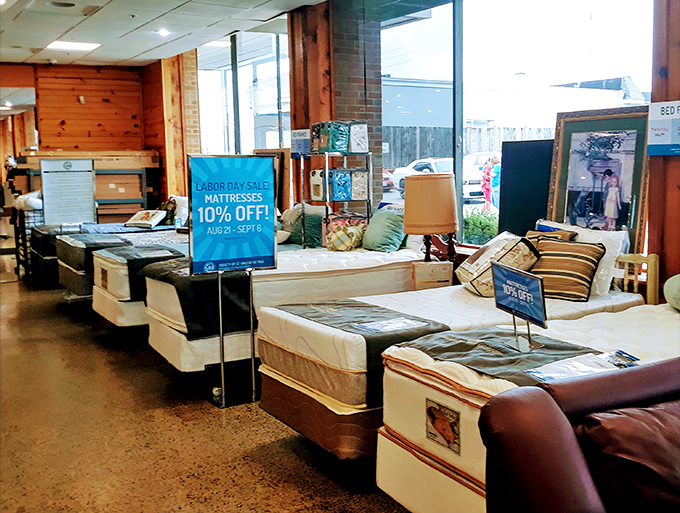 Mattress shopping without the pushy salesperson? Now that's what dreams are actually made of, folks.
