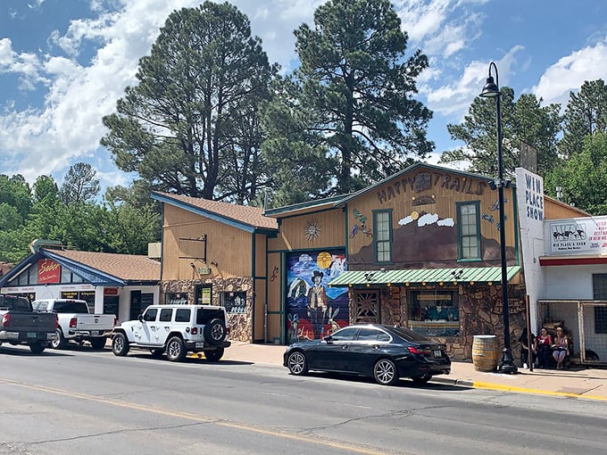 Western charm meets mountain vibes. This colorful storefront looks like it was designed by someone who really understood vacation retail therapy.
