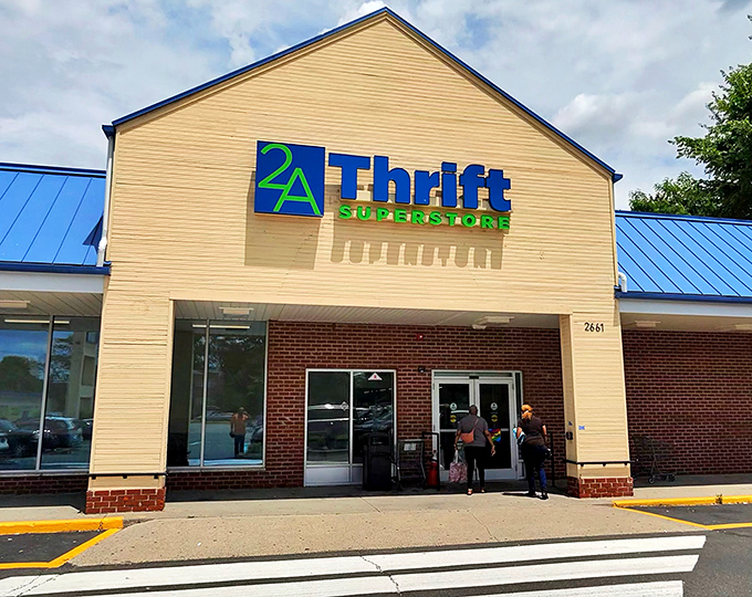 2nd Ave's Union location sports the architectural equivalent of a comfortable cardigan&mdash;inviting, familiar, and hiding plenty of character inside.
