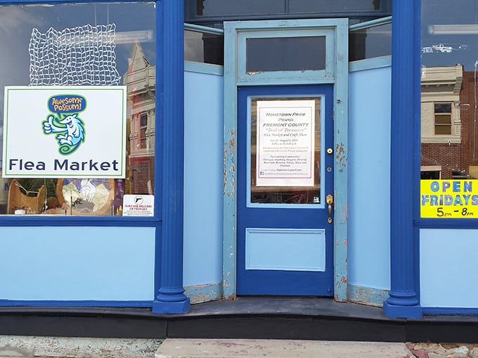 Whimsical name, serious treasures! Awesome Possum's blue exterior hints at the playful spirit waiting inside this Hamburg hidden gem.