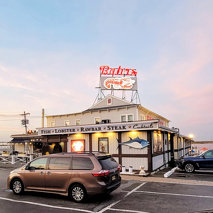 Neon lobster in the sky! Bahr's glowing sign has guided hungry seafood pilgrims to this waterfront wonderland since before Instagram made food famous.