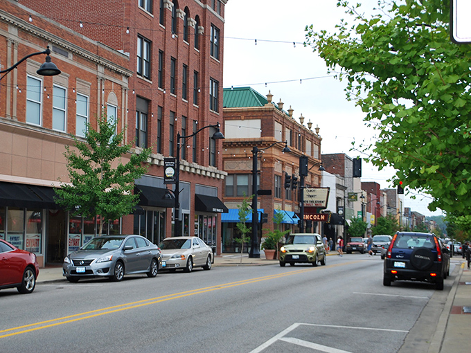 Belleville's downtown showcases the kind of architectural details that make preservationists swoon &ndash; ornate cornices and classic storefronts.