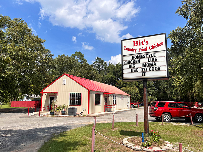 "Homestyle chicken like big mama use to cook it" – Bit's Country Fried Chicken doesn't mince words. That sign makes a promise that the chicken absolutely keeps.