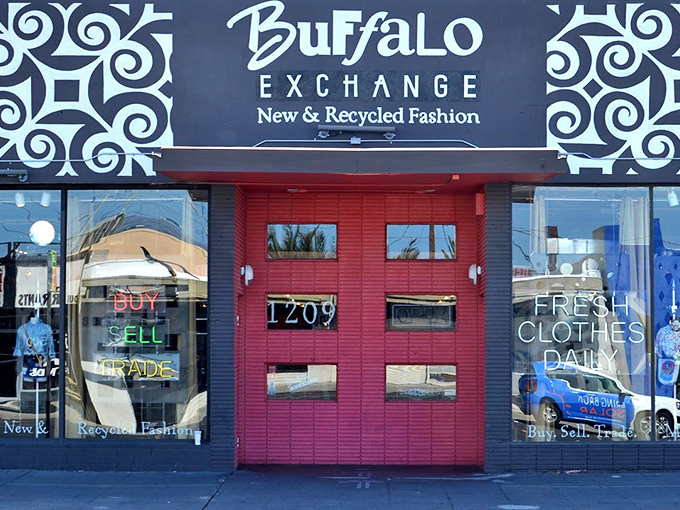 Buffalo Exchange brings trendy secondhand fashion to downtown Las Vegas with serious style credentials.