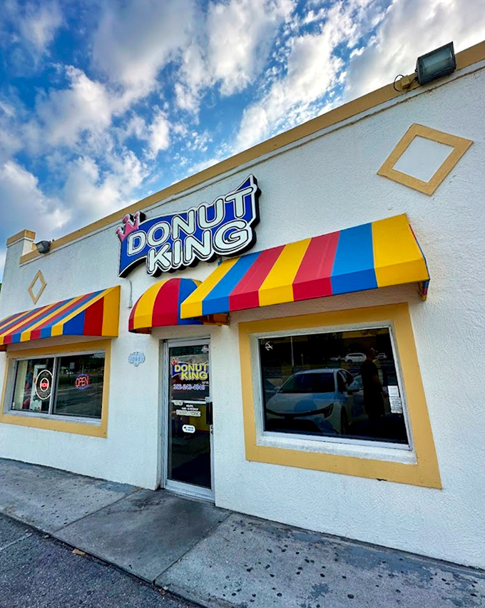 This Donut King location brings a splash of color to Minneola&mdash;like a rainbow decided to settle down and serve breakfast.