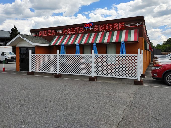 Elizabeth's simple design focuses all attention where it belongs - on pizza that tastes like pure comfort.