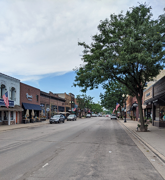 Lakeside sophistication meets small-town warmth in streets designed for leisurely strolls and delightful discoveries throughout.