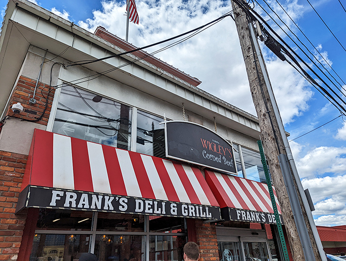 Red and white stripes signal serious sandwich business &ndash; like a barbershop pole for food lovers.