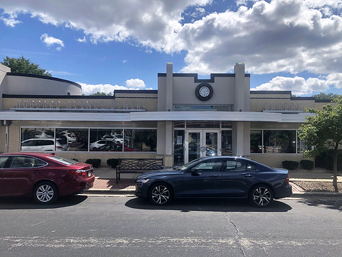 That elegant clock face seems to say, "It's always time for pie" at this stylish Middleton landmark.