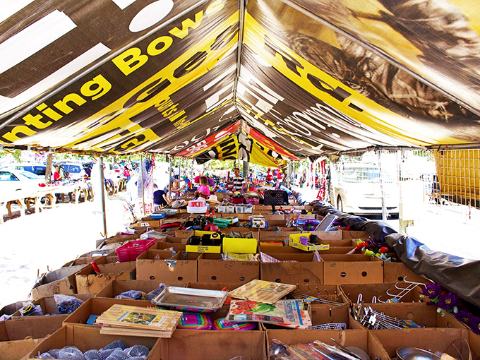 J&J's authentic outdoor setup brings back memories of when flea markets were pure adventure.