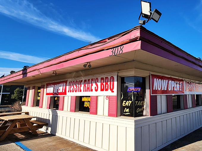 Jessie Rae's bold pink exterior is like a BBQ joint that isn't afraid to wear its personality on its sleeve.