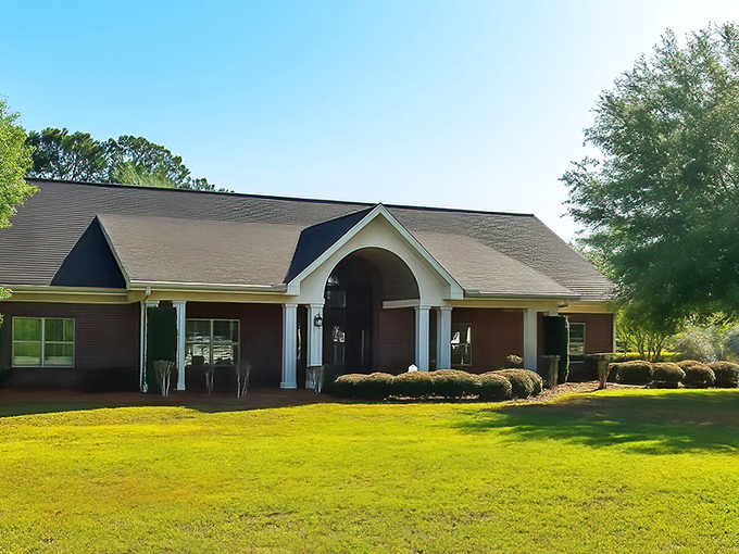 Jubilee Gardens' welcoming facade offers a friendly "howdy" to everyone who drives up. That white picket fence is pure Americana.
