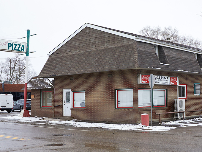 Plaza Pizza's modest brick home focuses on substance over style, exactly as it should.