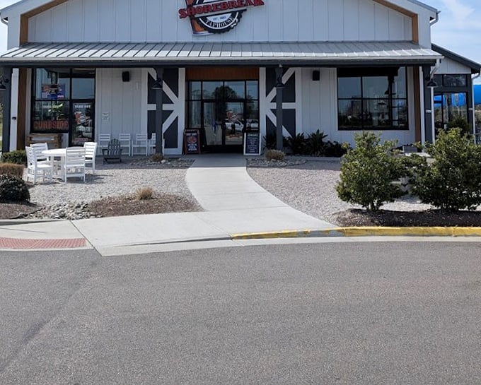 Shorebreak's modern farmhouse vibe says "we're casual but serious about our pizza" &ndash; like wearing flip-flops to a food competition.