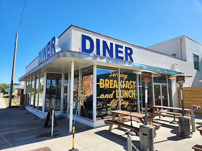 The retro-cool design of Sunnyside Diner promises the timeless pleasure of breakfast served all day long.