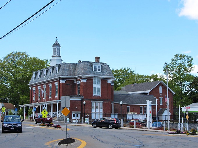 Winchendon's charming downtown invites exploration without exploration-sized prices. Your wallet will thank you for the visit!