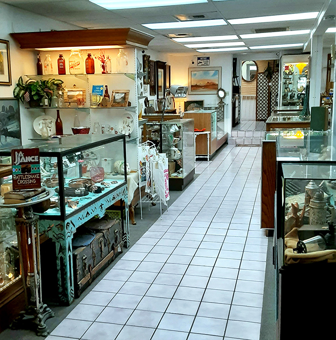Clean white tiles and bright lighting make every vintage find shine like diamonds in this Tucson gem.