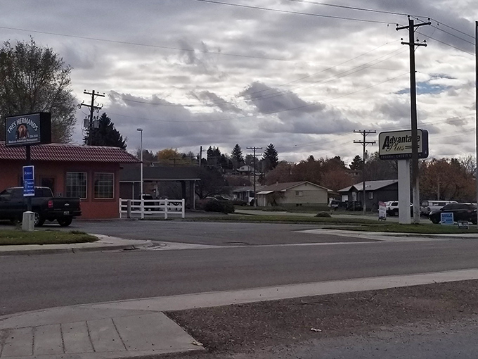 Small-town grid patterns and big-sky country - American Falls offers space to breathe without breaking the bank.