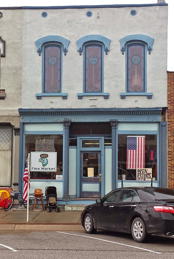 Downtown Hamburg's answer to upscale boutiques! This charming storefront proves you don't need big city prices for unique finds.