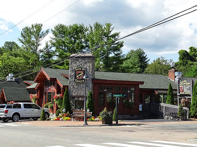 Banner Elk's tavern scene brings rustic charm and mountain hospitality together in a perfect pairing &ndash; just add friends and appetites!
