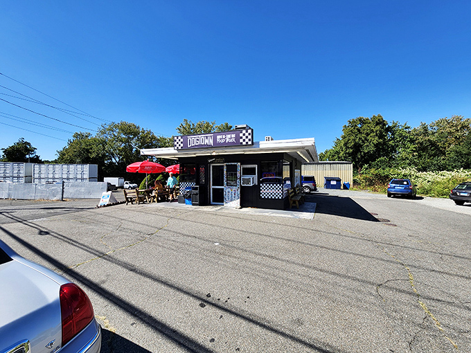 Racing stripes on a hot dog joint? Now that's what we call fast food done right.