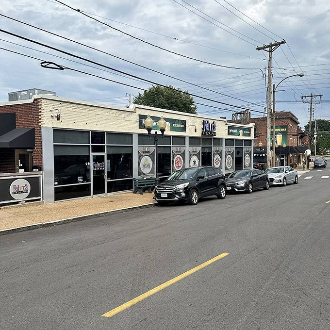 Part pub, part pizzeria, all character. Felix's street-corner presence has "neighborhood favorite" written all over its colorful facade.