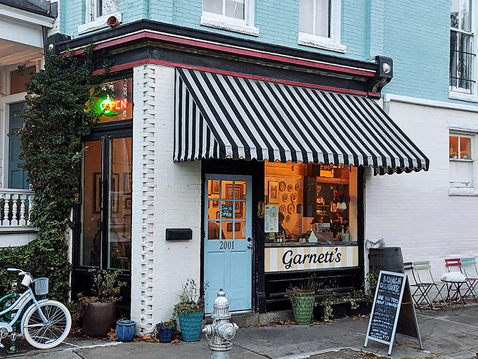 As dusk settles, Garnett&rsquo;s glows with cozy charm&mdash;the kind of corner caf&eacute; that feels like home before you&rsquo;ve even stepped inside or taken your first bite.