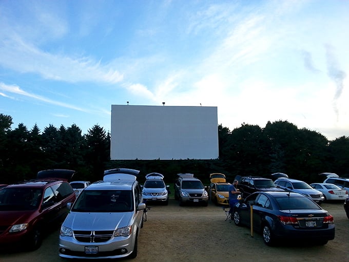 Silver screens and silver minivans! Sky-Vu's classic white backdrop stands ready while families create their perfect viewing nests as daylight lingers.