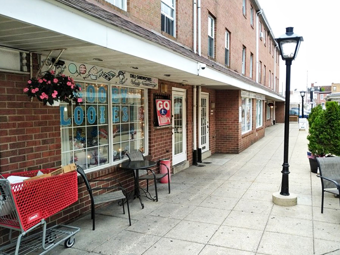 Sidewalk seating with a side of neighborhood charm. Where locals have been keeping their cheesesteak secrets since before Instagram existed.