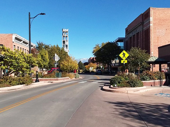 Tree-lined streets and local businesses create an inviting atmosphere for budget-conscious retirees.