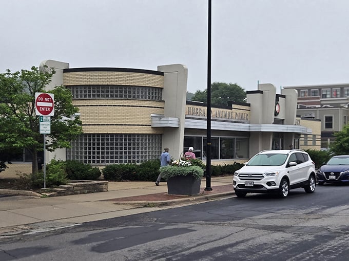 Art deco meets comfort food! This architectural standout houses pies that have achieved legendary status.