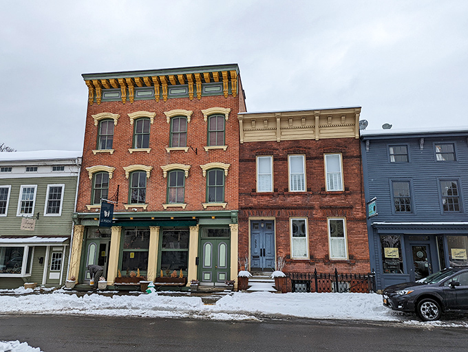 These historic facades house galleries and shops that make browsing feel like a treasure hunt through time.