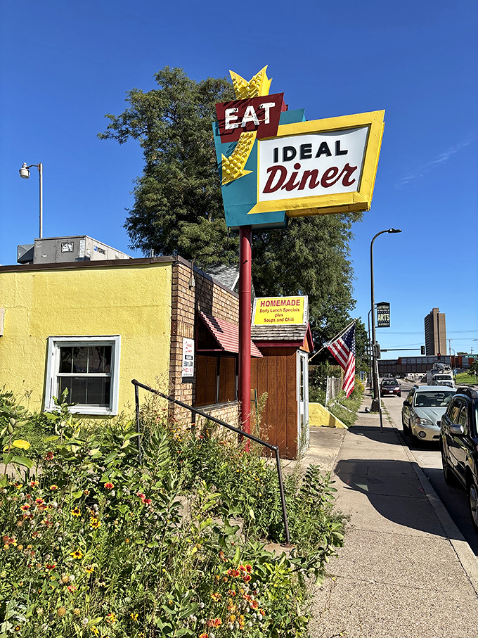 That American flag and "HOMEMADE" sign aren't just decoration&mdash;they're promises about the kind of honest cooking waiting inside.