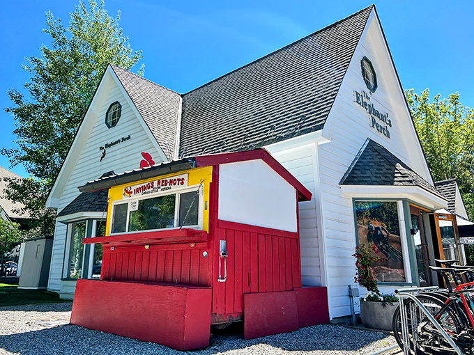 The charming contrast of Irving's vibrant red stand against the elegant Elephant's Perch building is a visual appetizer before the main course.