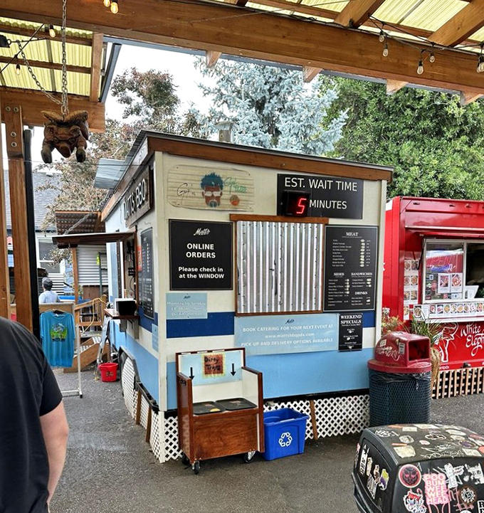 BBQ perfection doesn't need fancy digs. Matt's tiny food cart with its "5 minute wait" sign promises smoky rewards for your patience.