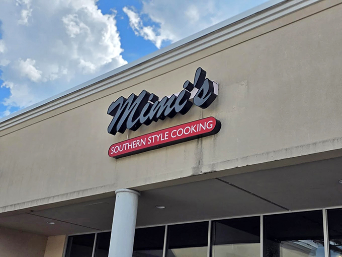 Simple white columns frame the entrance to Southern flavor paradise. No pretense, just chicken that means business.