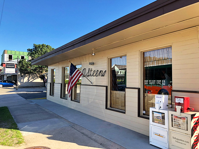 O'Steen's cream-colored simplicity and American flag say "we've been here forever"&mdash;because when you perfect fried shrimp, why change a single thing?
