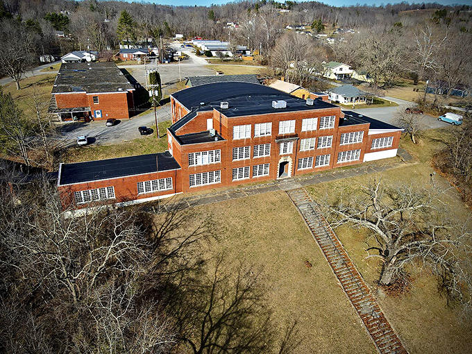 Carter Caves' railroad bridge frames nature's artwork, where engineering meets scenery in perfect Kentucky harmony.