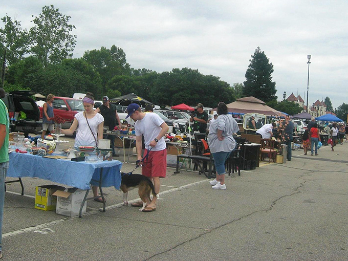When hundreds of vendors gather under one sky, your thirty dollars suddenly feels like a small fortune.