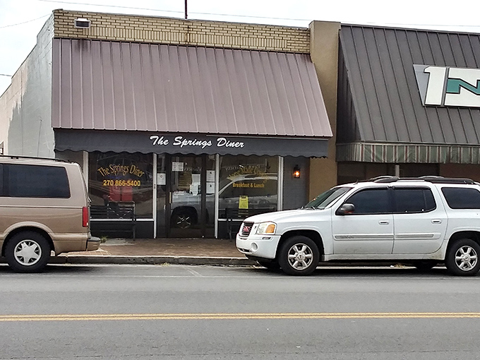 Small-town Main Street location means big-time breakfast flavors served with genuine Kentucky hospitality.