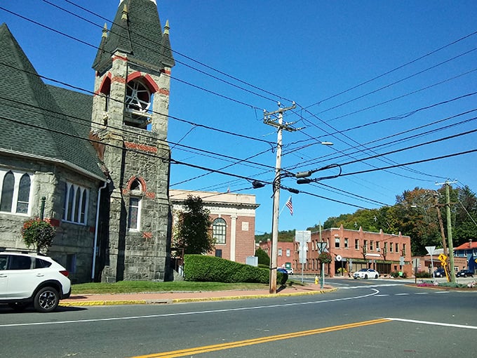 Historic stone churches and charming streets make Stafford a postcard-perfect retirement spot. Norman Rockwell vibes at reasonable prices!