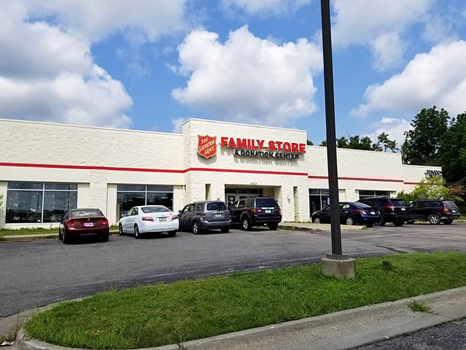 Clean lines and clear purpose&mdash;this Des Moines Salvation Army location turns donated goods into community good.