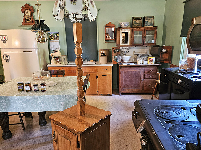 The Amish kitchen, where meals were prepared without microwaves or air fryers, yet somehow produced food that puts modern convenience to shame.