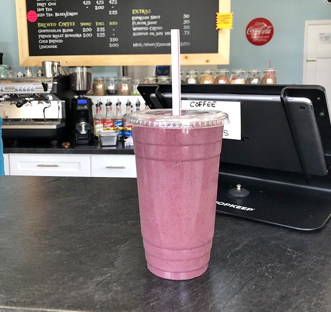 A berry smoothie so vibrant it could moonlight as a paint swatch called "Reason to Wake Up Early Purple."